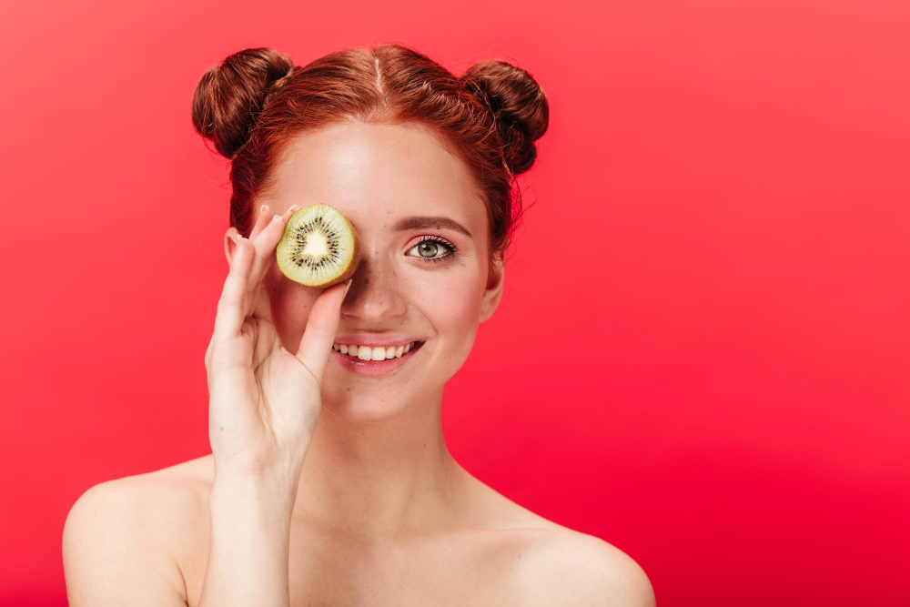 Fructul minune pentru ten: exfoliere naturală și reducerea ridurilor